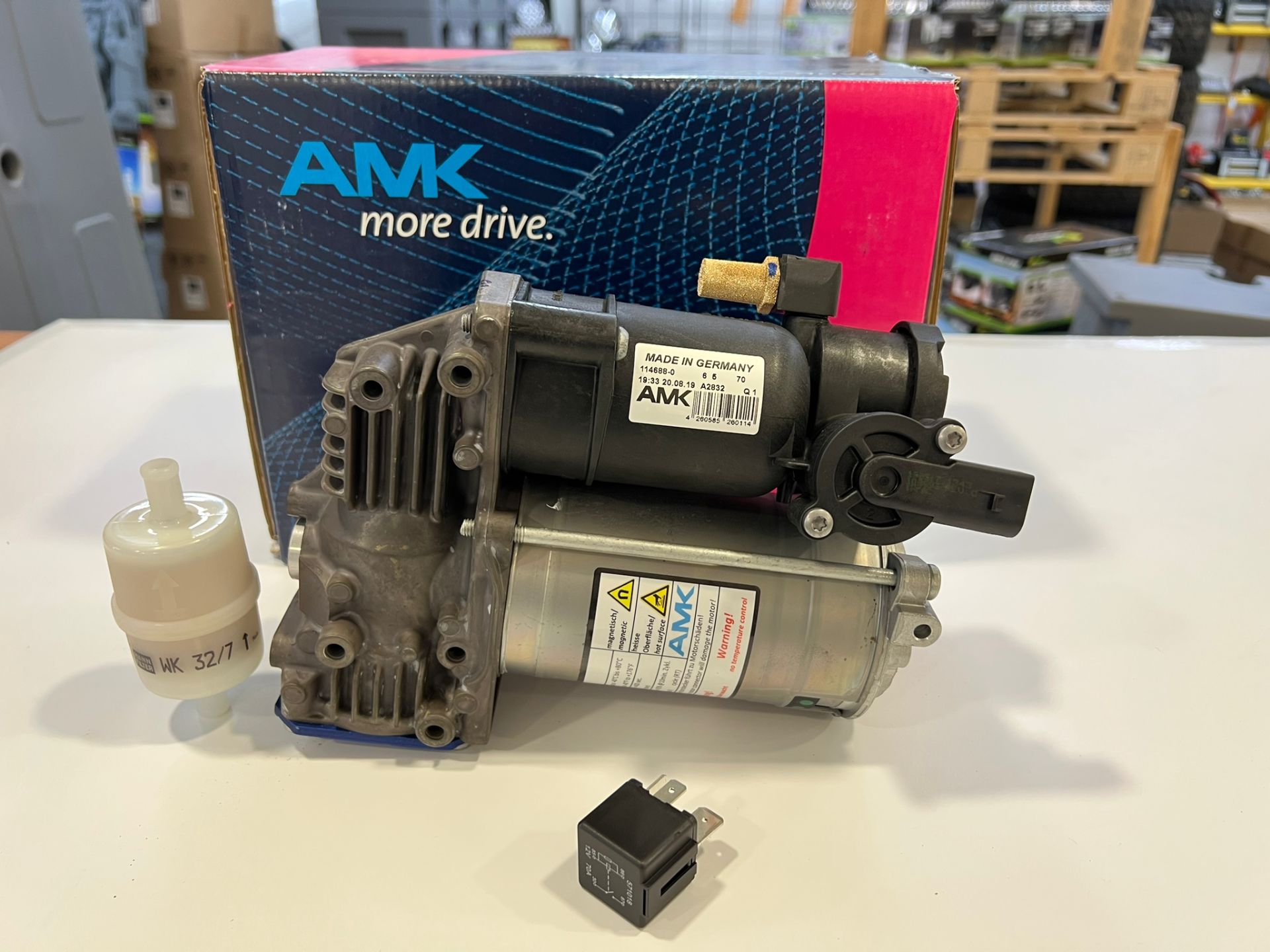 LR108984 LR088859 Suspension Compressor AMK Range Rover | AMK | Huma Oto